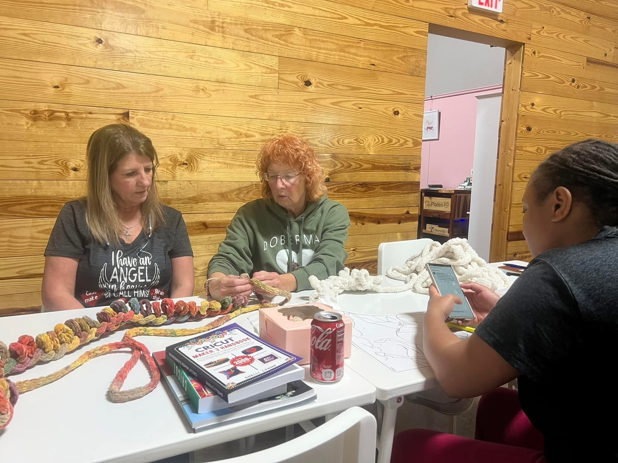 Local arts and crafts group encourages folks to get creative – Houston ...