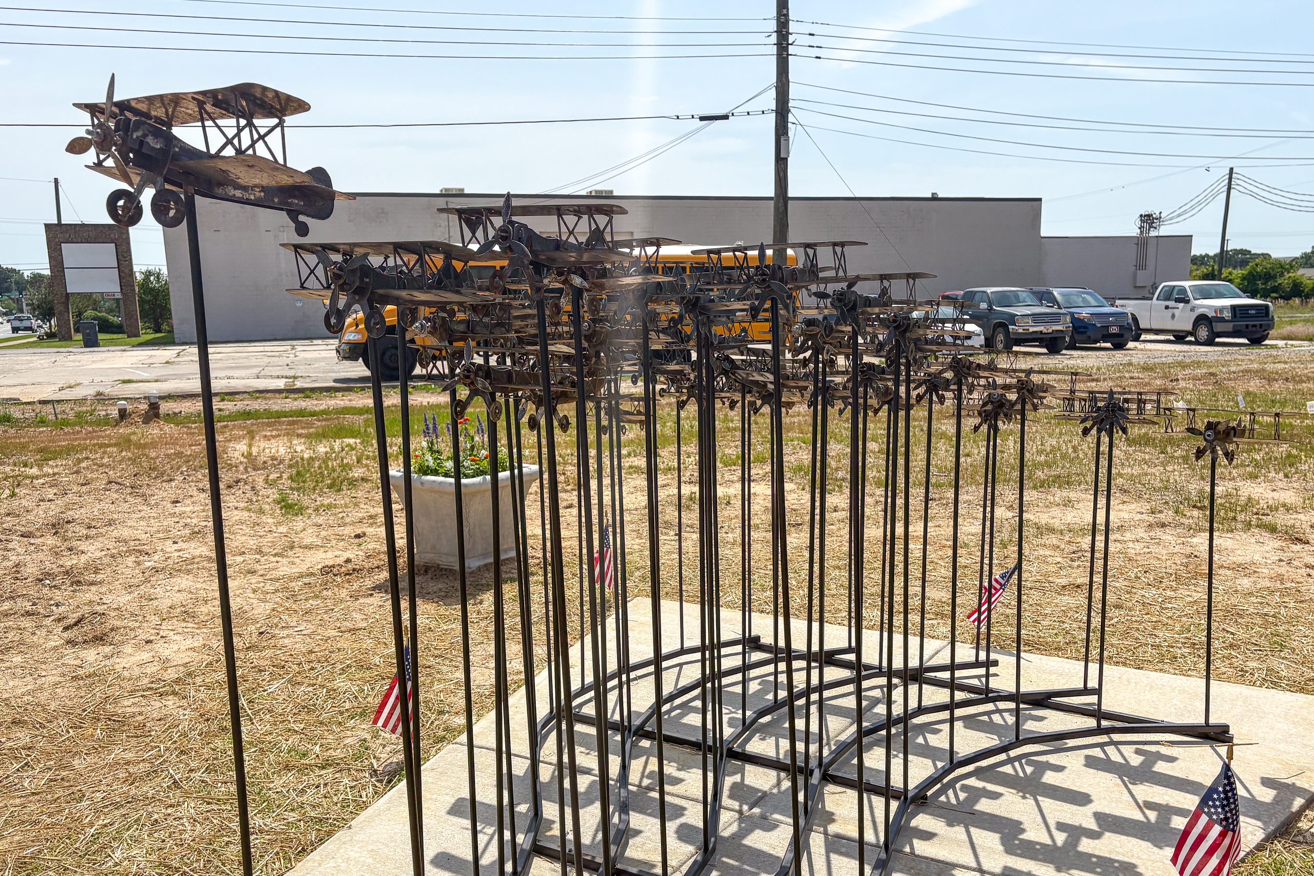 Warner Robins unveils ‘Wings at Commercial Circle’ art installation ...